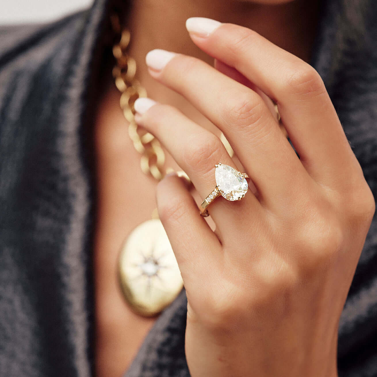 ASTRID HOOP | SINGLE STONE